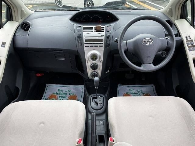 vitz 2006 interior