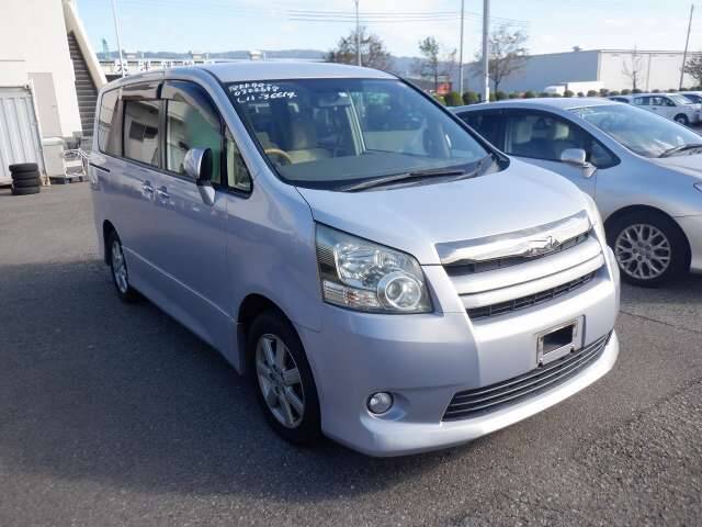 2010 TOYOTA NOAH | Ref No.0121041705 | Used Cars for Sale | PicknBuy24.com